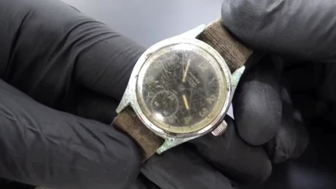 修复一个罕见的复古二战军用手表