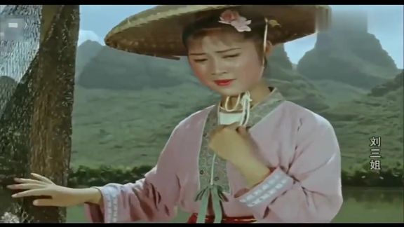 刘三姐唱山歌来介绍自己,配着桂林美山美水美景,太让人沉醉