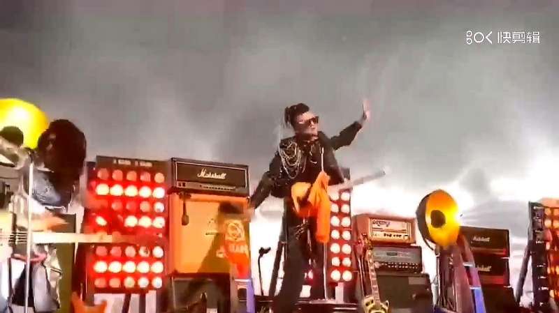 唯一一个把公司年会开成演唱会的人也只有马老师了