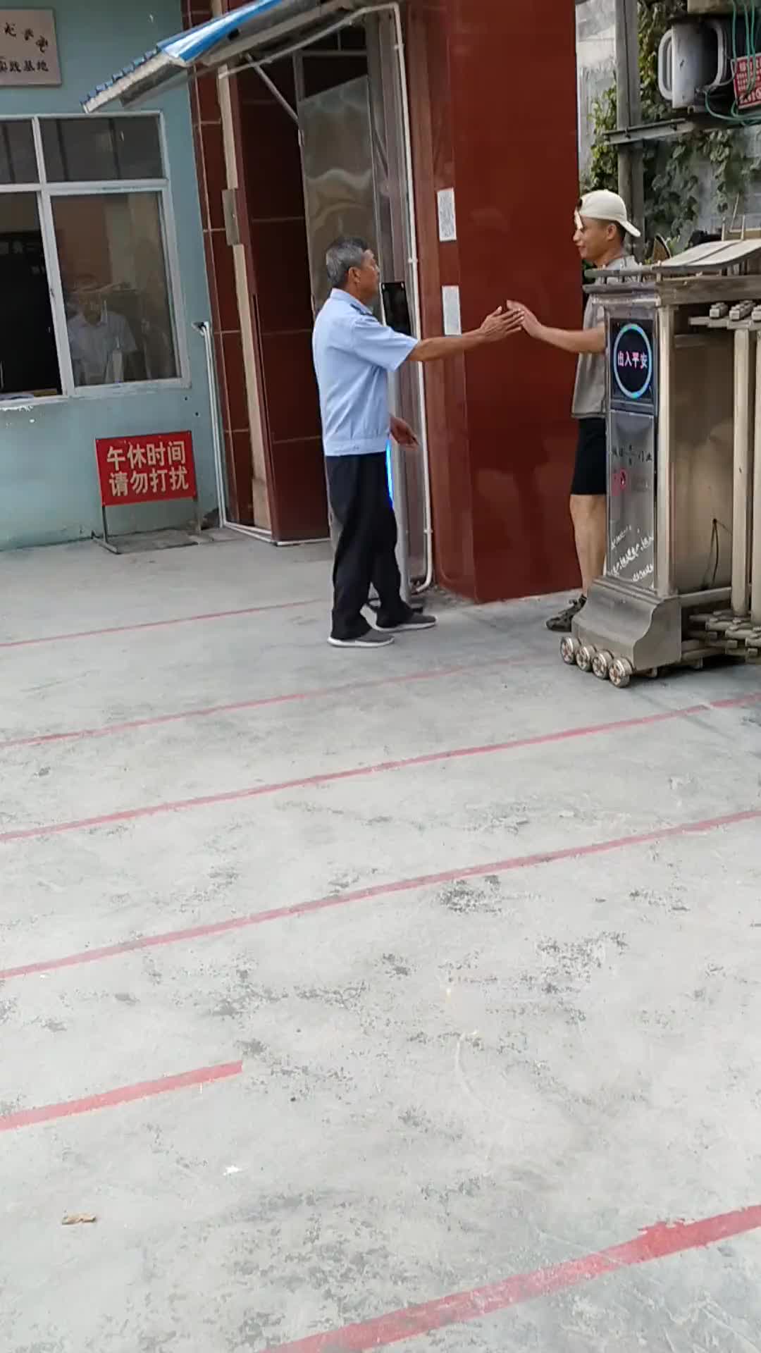 #校园防恐防暴演练,临危不乱安全同行防患未然演练可以重来,但生命。...