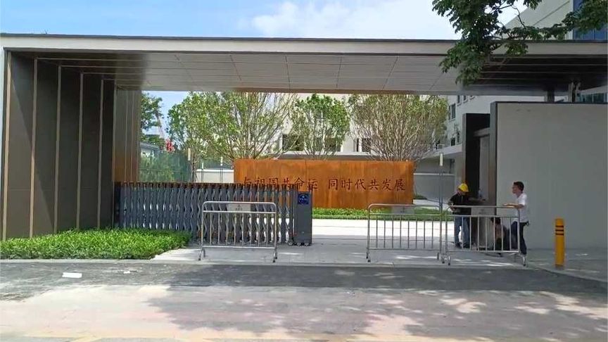 启功学校工程案例——伸缩门,运行平稳,安全性高,智能防夹