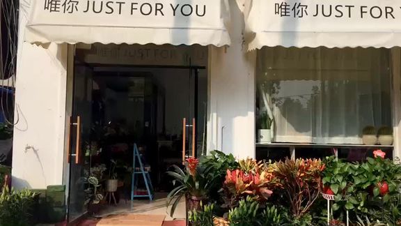 ...的小可爱抓紧来了哈。郝老师已经准备好了,一堂非常美丽的花艺课程,...