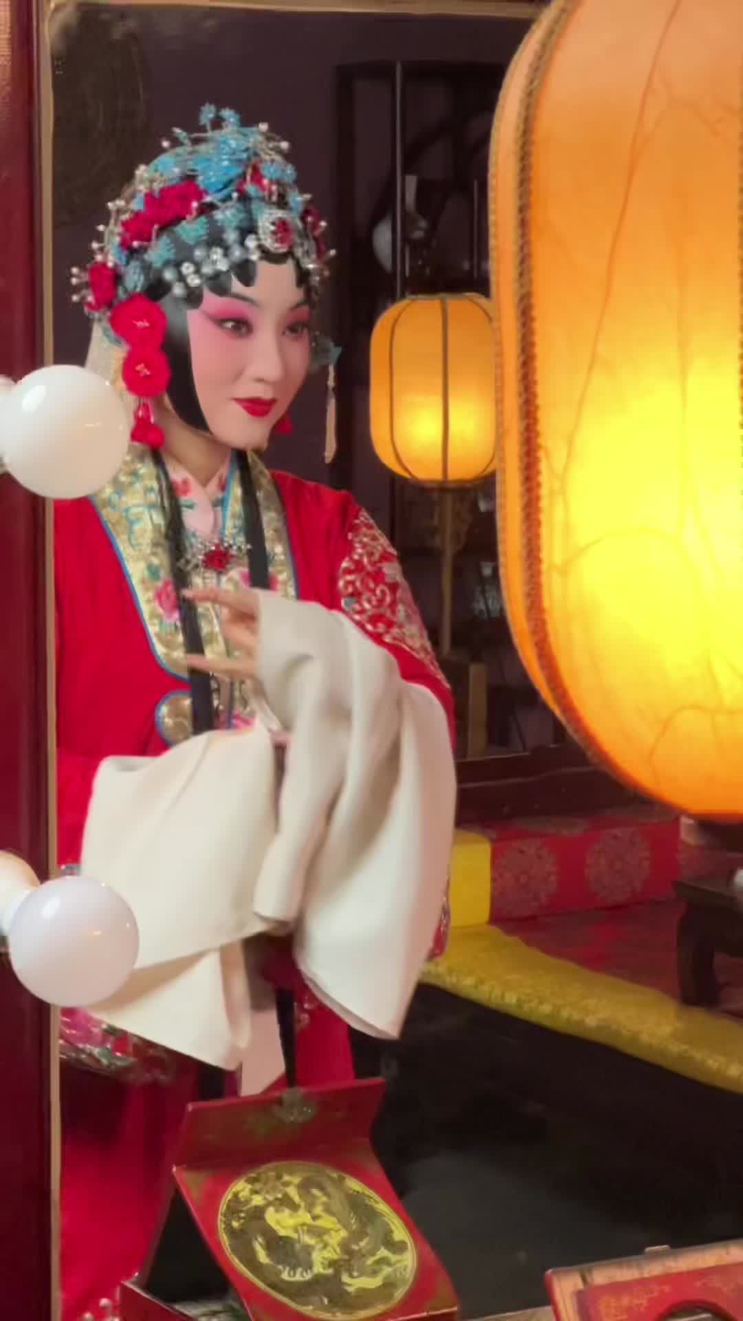 今天着重强调一下 要有我们自己的文化自信