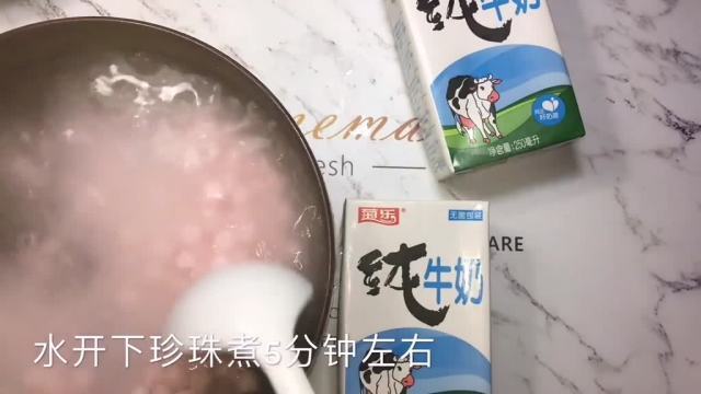 给大家做一个自制珍珠奶茶,方法很简单,味道很好!