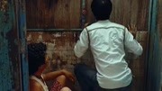 男子偷看美女洗澡,怎料一句话让侄子背锅