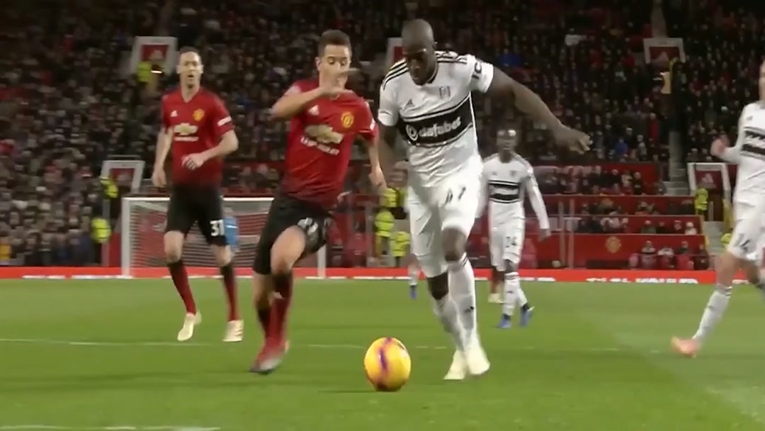 拉什福德的突破,马塔在无人防守的情况下轻松低射破门