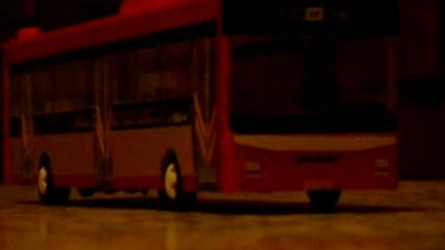 用纸板制作公交车真的假的模型。