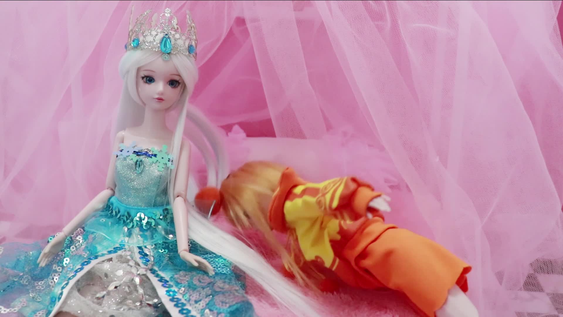 叶罗丽故事 冰公主房间简陋被嫌弃 变出梦幻家具和粉色公主大床