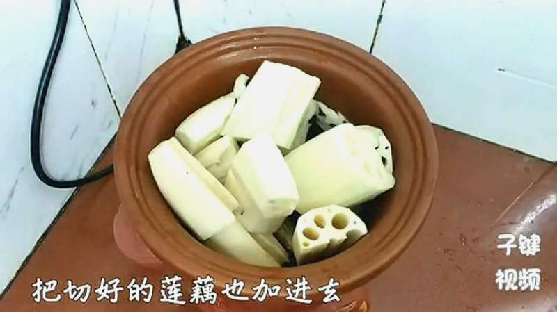 经典广东汤水 美味莲藕猪骨汤