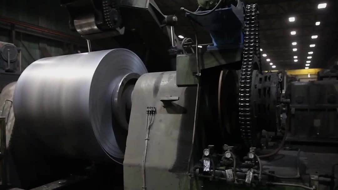 平板进去圆管出来,钢管就是这样加工的,长见识了