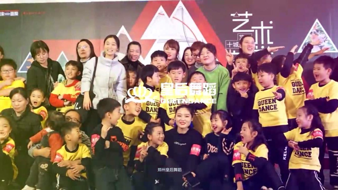 适合年会的简单舞蹈,2019超火音乐《98k》吃鸡舞蹈编排