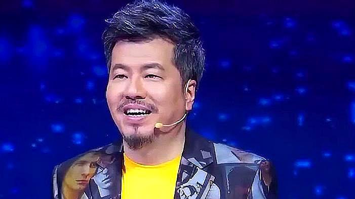 声优都是“怪物”啊,男子台上展示他专业技能,众人惊讶了!