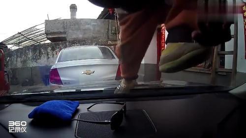 看完行车记录仪的录像,我终于知道什么叫熊孩子了