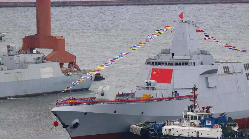 055导弹驱逐舰即将服役,战斗力有多强?美媒给出答案