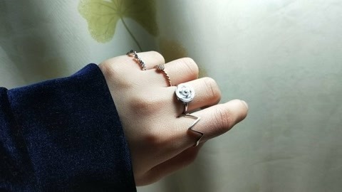 戴戒指原来还有这么多的道道,大家快来看看自己戴错了吗?