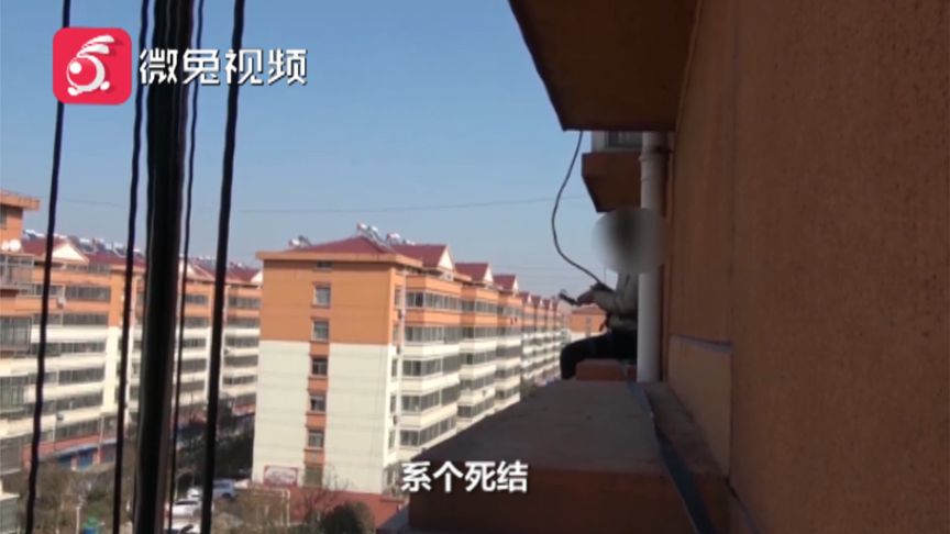 男子模仿电影桥段,救娃不成反被救!消防员:电视里演的都是假的