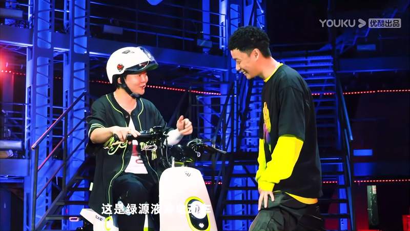 杨凯、肖杰现场测评绿源电动车INNO7续航