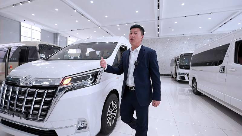 要经商走四方,要想富坐商务,丰田海狮7座商务车