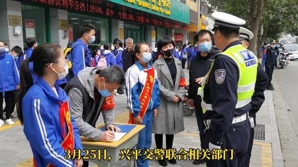 #一盔一带安全守护行动 #全国中小学生交通安全教育日