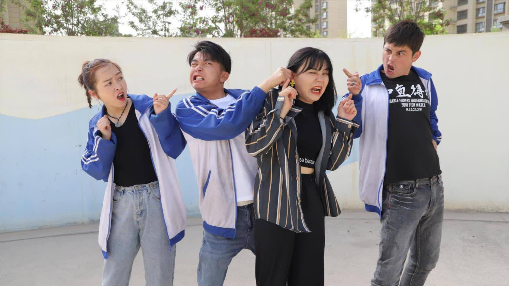百亿剧好看搞笑:学生模仿老师上课,谁知学渣竟让老师请家长?