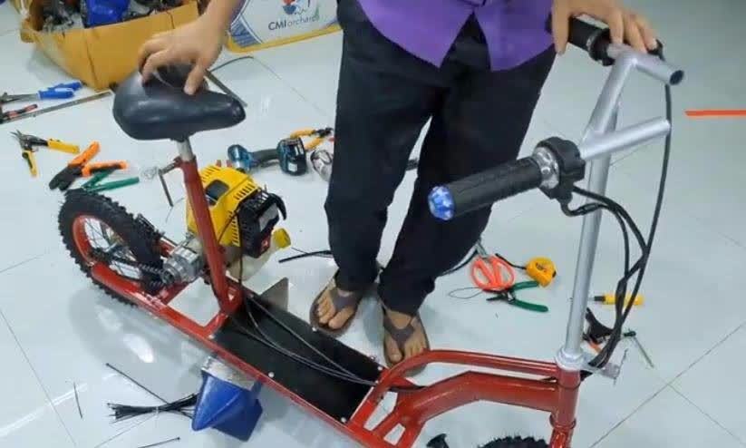 农民小伙自行改装的电动车,上路行驶速度很快,感觉不怎么安全