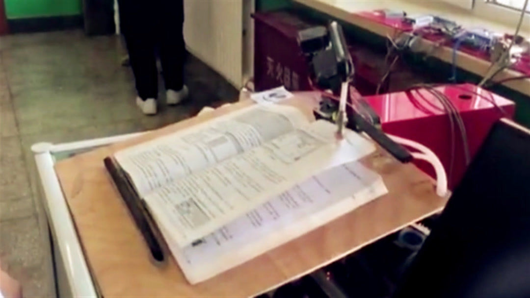 厉害了!看大学生用意念控制翻书