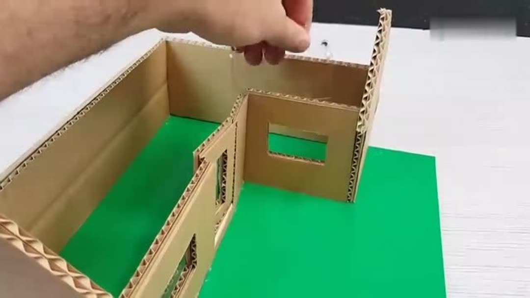 创意手工DIY:教你如何用硬纸板制作一个漂亮的小房子!