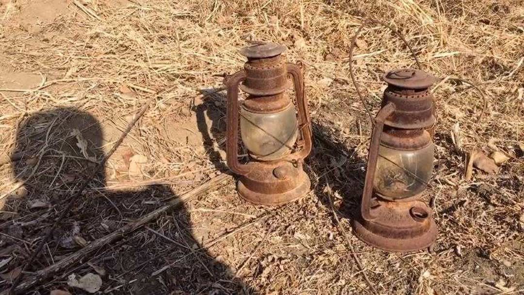 今天去老房子贴对联,意外发现了一对老物件。大家能叫出名字吗?