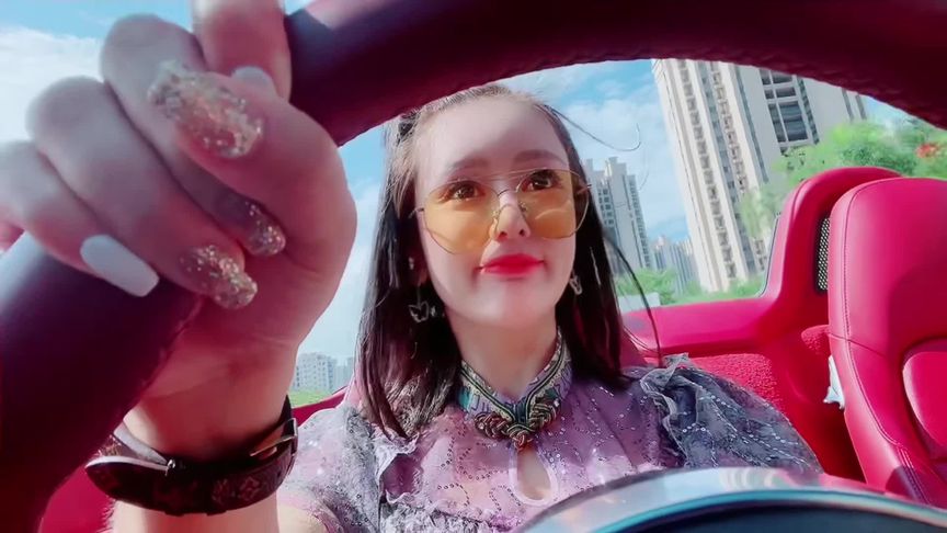 30 多岁了,第一次开敞篷跑车 有点紧张 有点兴奋