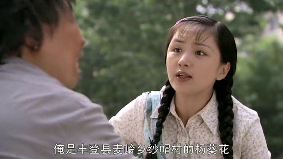 小乞丐上街乞讨,怎料农村姑娘太心软给他钱,却发现一个秘密