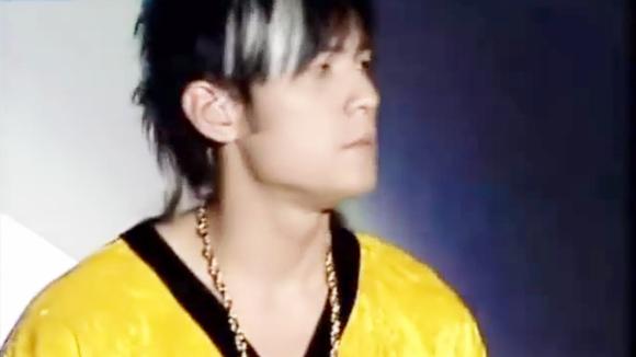 周杰伦《龙卷风》2004年“无与伦比”演唱会