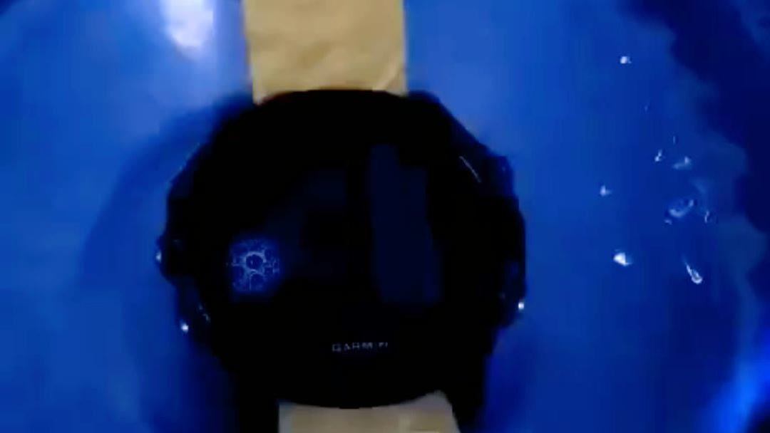 清洗一块全自动的机械表,一块心率表,尤其是机械表,表带的污渍