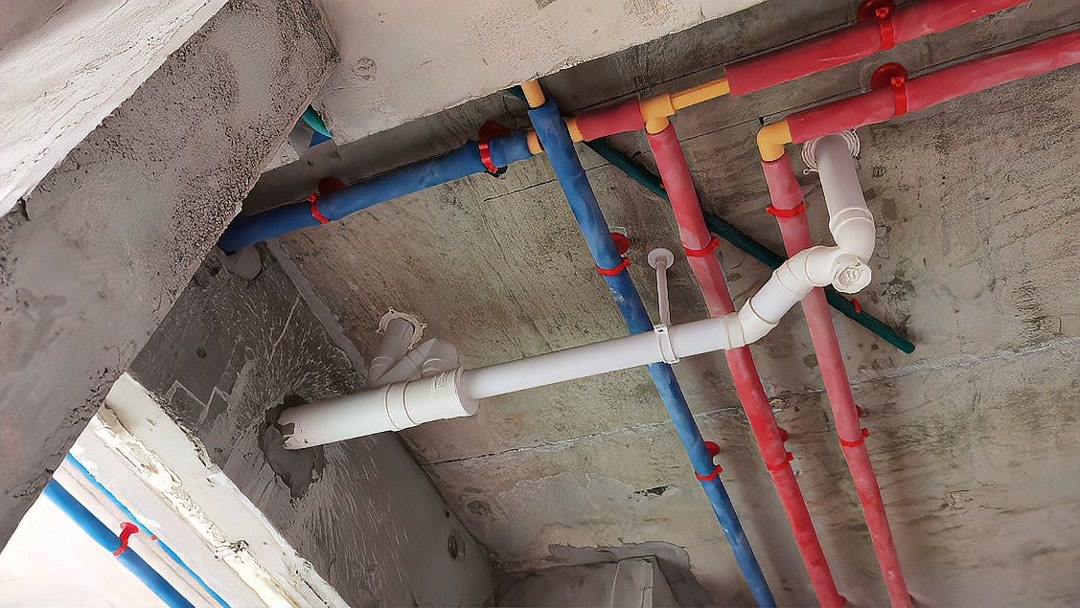 开发商这样施工厨房水槽排水管,后期业主装修入住,绝对会堵