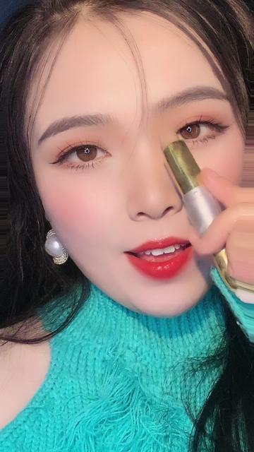 美妆好物分享修容棒新手学修容选择这种膏体的修容棒,好上手修的自然