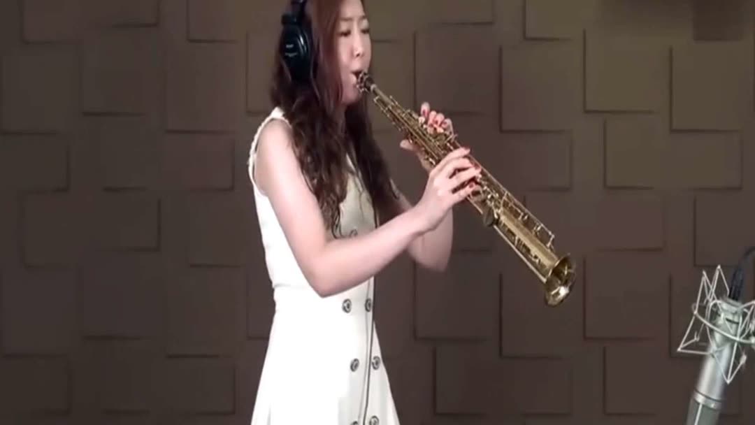 美女用高音直管萨克斯独奏再爱一次真是美醉了