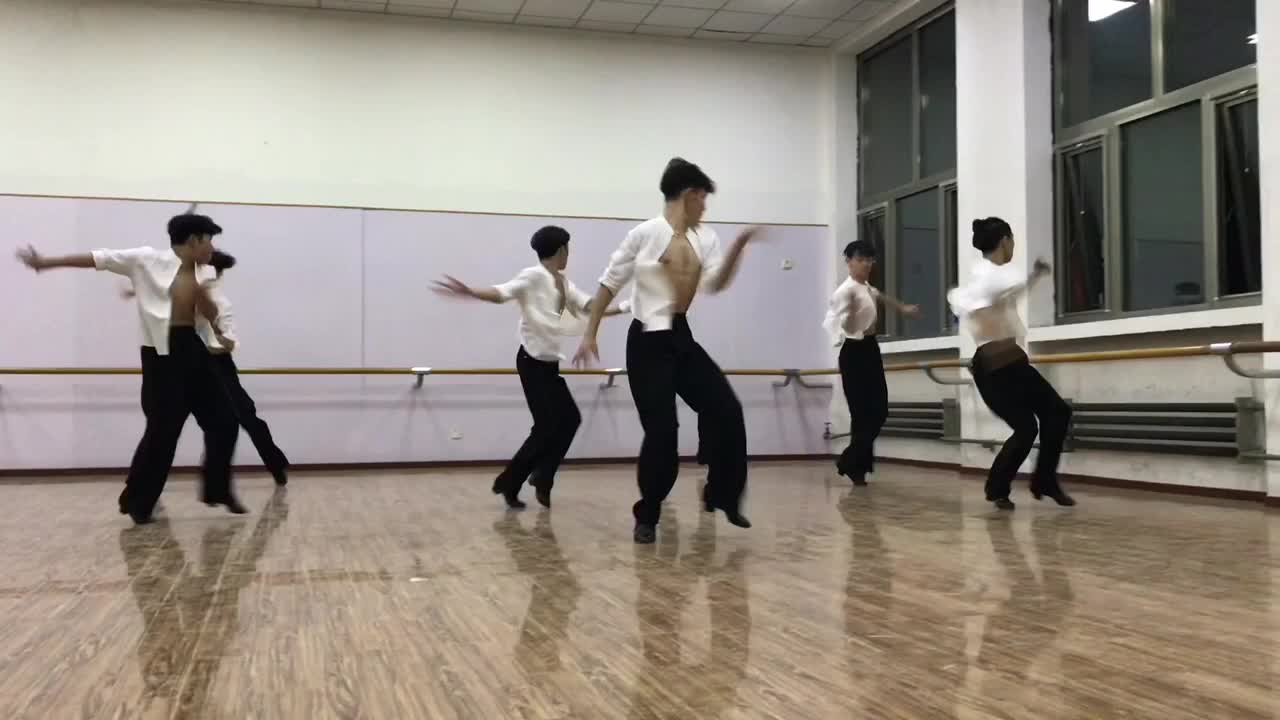 北京市爱莲舞蹈学校18届毕业晚会 时间于2017年12月19日晚19:15