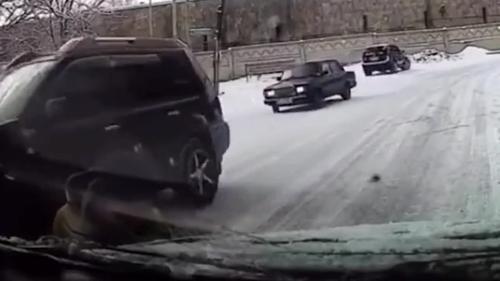 行车记录监控,大哥微微一笑,不用我自己修了