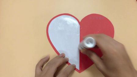 亲手制作一个贺卡送给老师,带去满满的心意