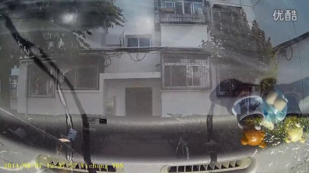 【卫程V6S行车记录仪北京长期测试】停在单元门前洗玻璃