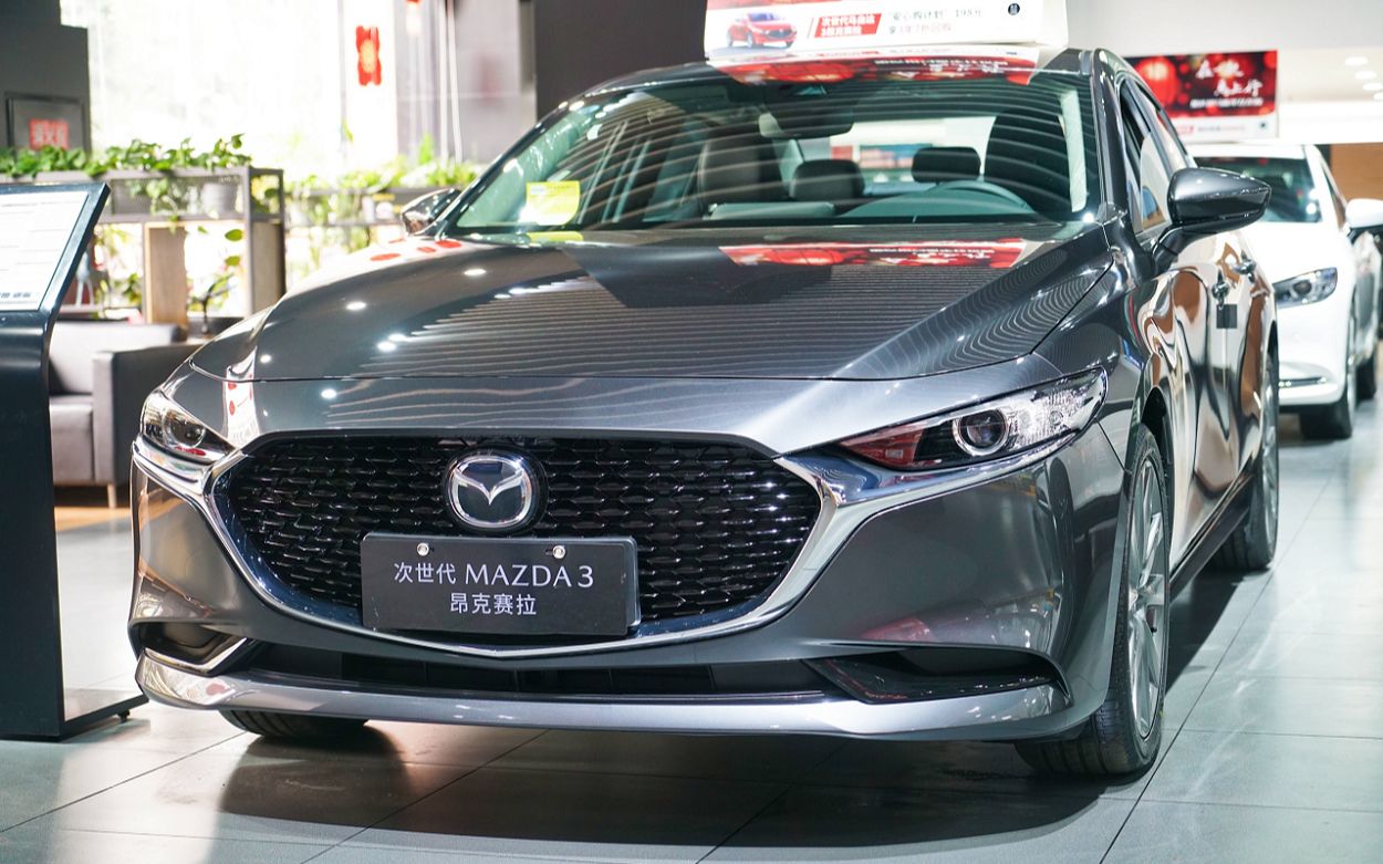 后排真很窄,14万落地2.0L的昂克赛拉,值吗?