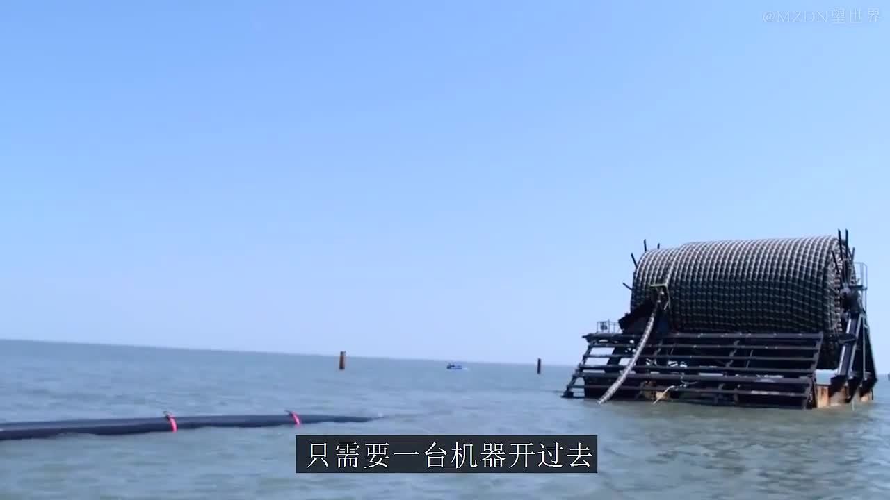 德国人是如何在海底铺设电缆的?一台机器开过去,电缆就埋好了!