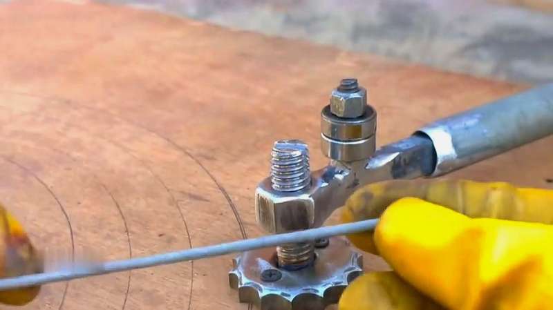 牛人自己改造折弯器,什么形状都能做,有人出500块都不卖