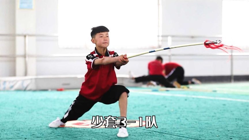 我在塔沟武校学武术:围观功夫小子训练,很有劲儿!