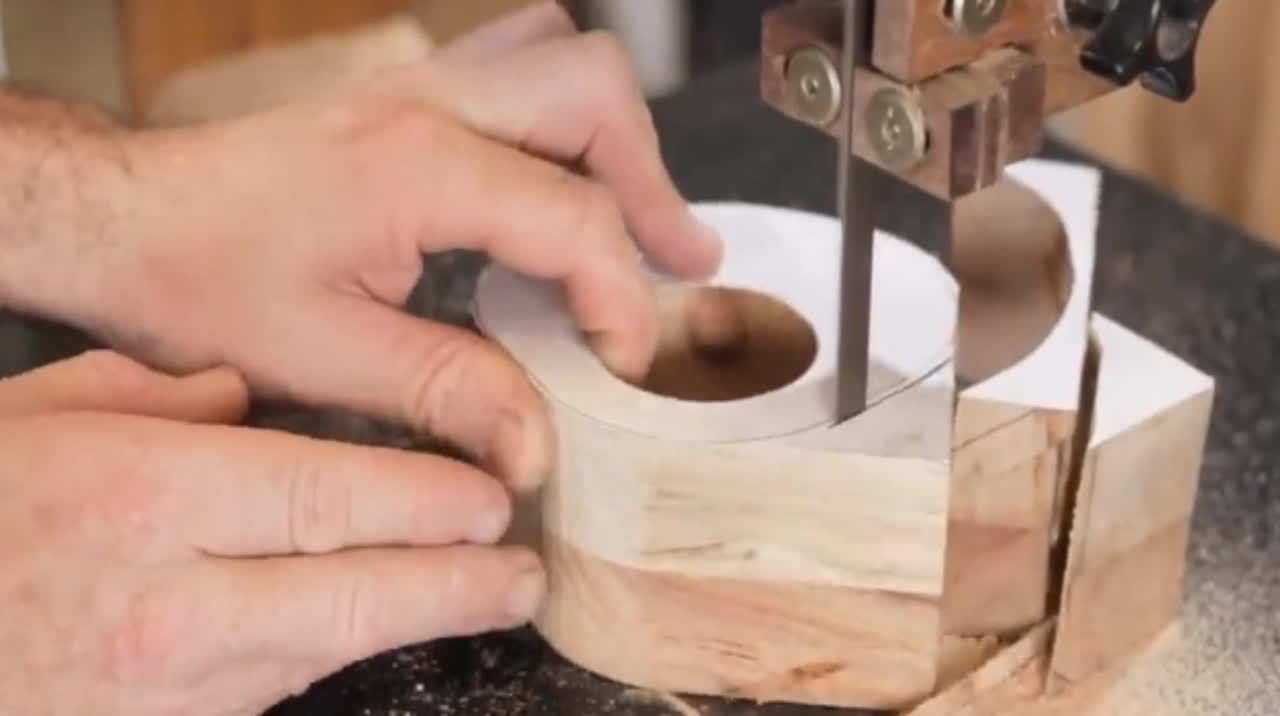 木工老师傅打造一个简易木工刨,外观有些奇特,不知道好不好用