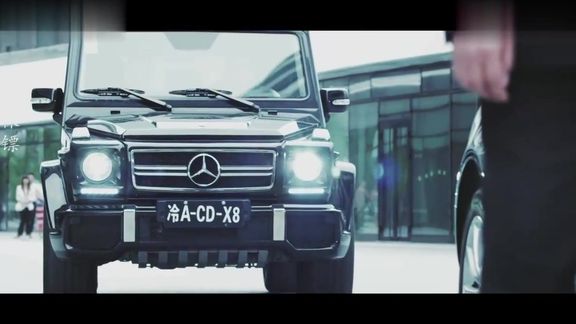 超级保镖:豪车驶来,小伙与墨镜男相视而笑,相见恨晚的拥抱?