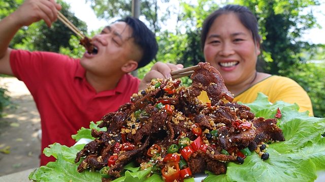 天热也不能瘦?胖妹顿顿要吃肉,香脆油炸小酥肉,看着让人口水流