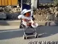 【拍客】上海惊现最袖珍乞讨者!