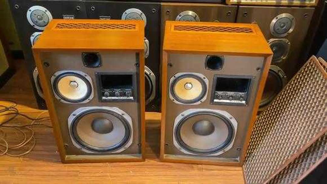 山水SP2700A音箱,采用四分频顶置氛围扬声器,声音甜美音场宽阔