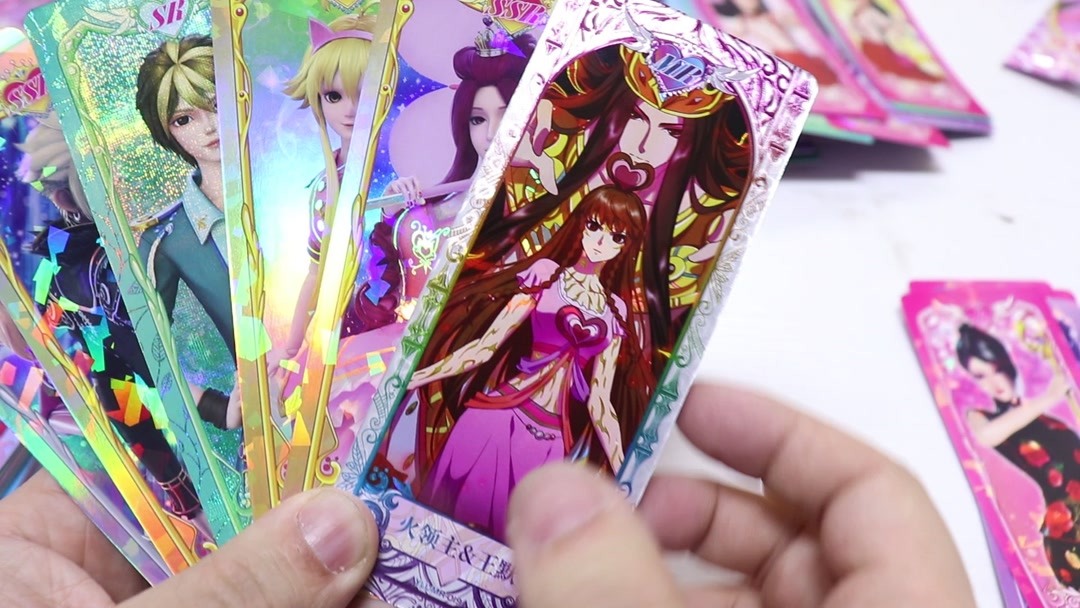 叶罗丽卡片:趁运气好赶紧拆,果然半盒就出MR火领主王默