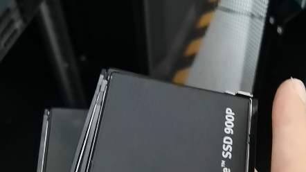 给服务器加三块傲腾硬盘